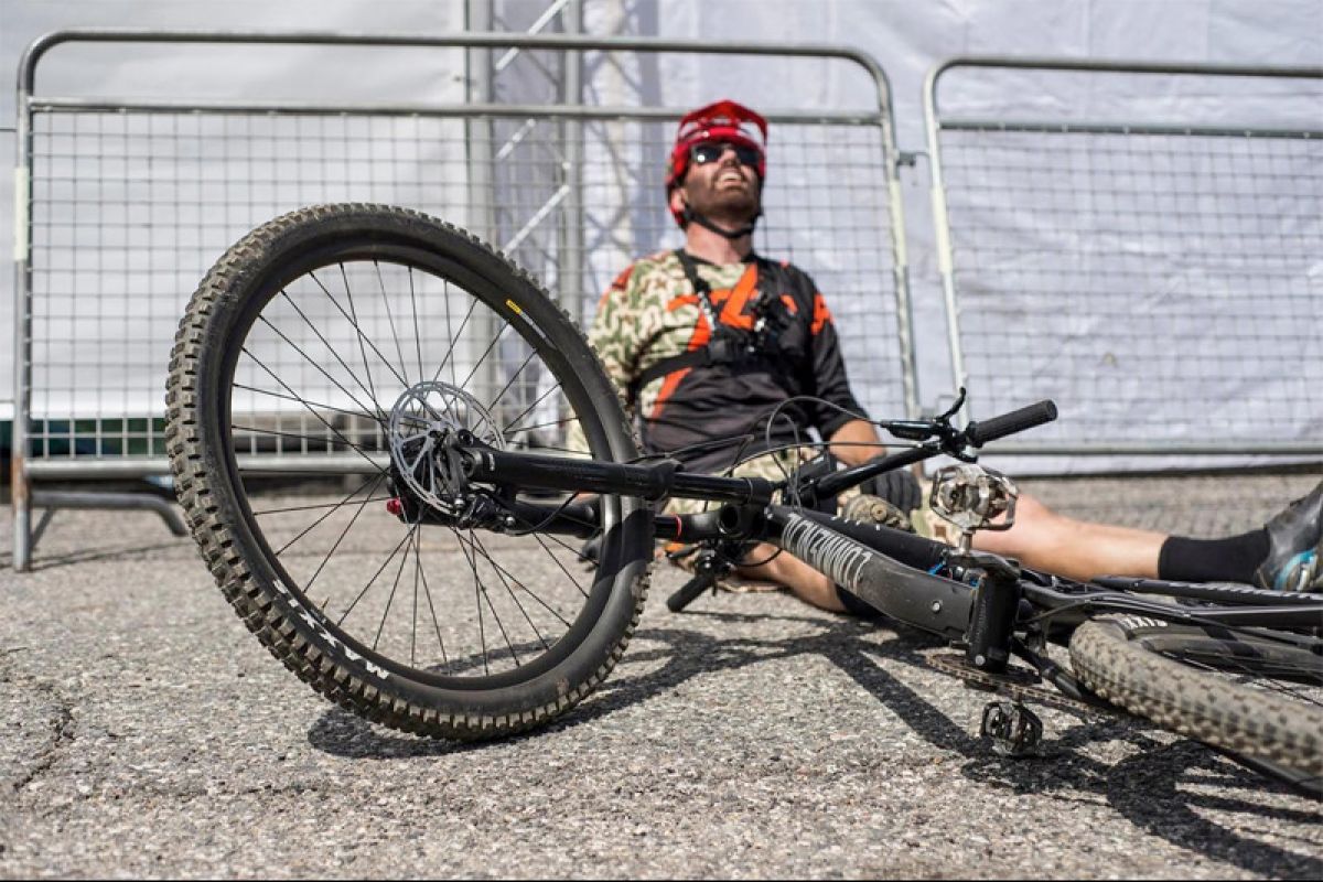 Rob Warner gets beaten by Vallnord XCO | More Dirt