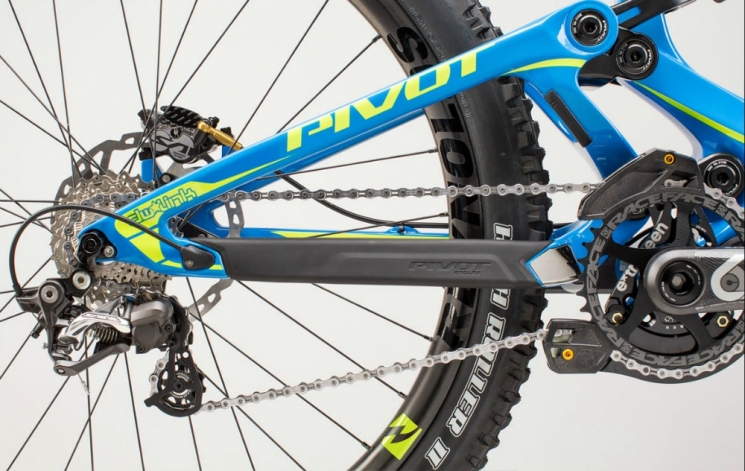 First Look: The All New Phoenix DH Carbon | More Dirt